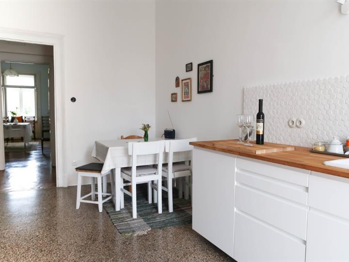 Centar 2s Db 99 M2 Balkon Burza Oglasi