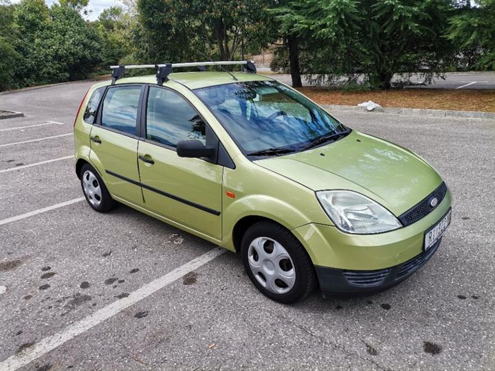 | Ford Fiesta 1.3i, reg. do 10./22., klima | - Automobili - Burza Oglasi