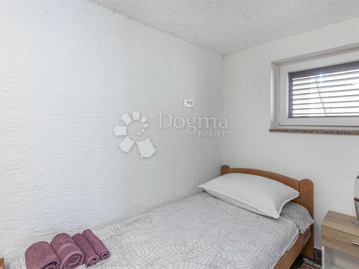 | Apartman 100m od mora | - Stanovi - Burza Oglasi