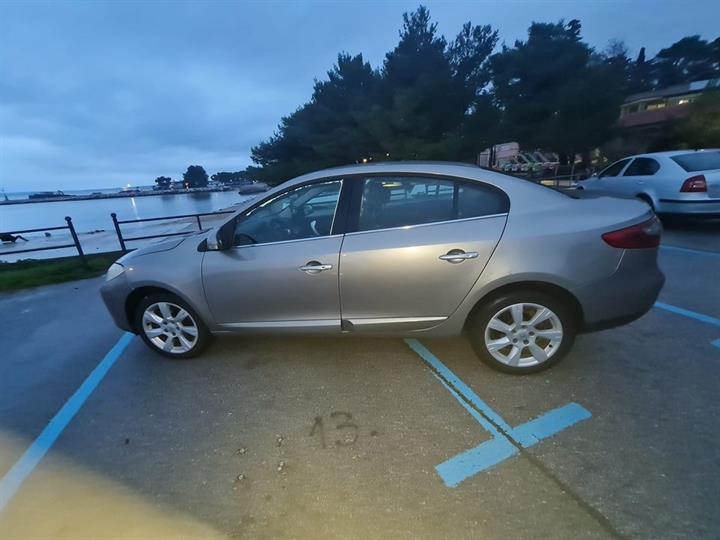 | Renault Fluence | - Automobili - Burza Oglasi