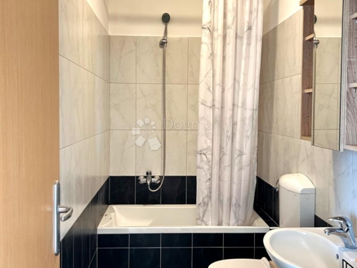 Rovinj – ugodan stan s pogledom na more - Stanovi - Burza Oglasi